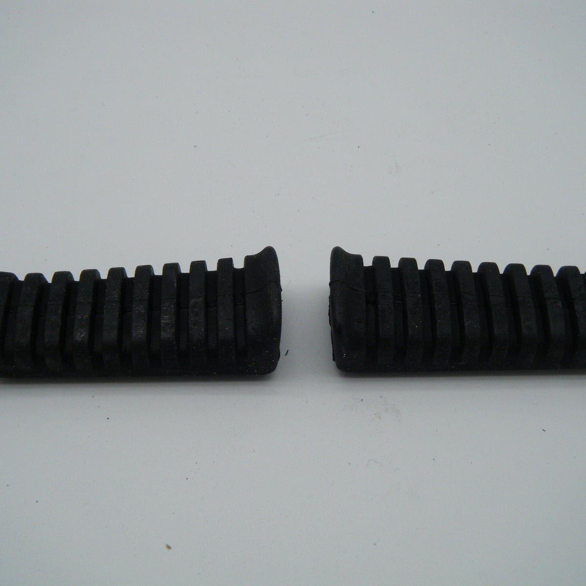 Footpeg Rubber New replaces. Foot peg rubber- 400SS, 851, 888, ST, Pas ...